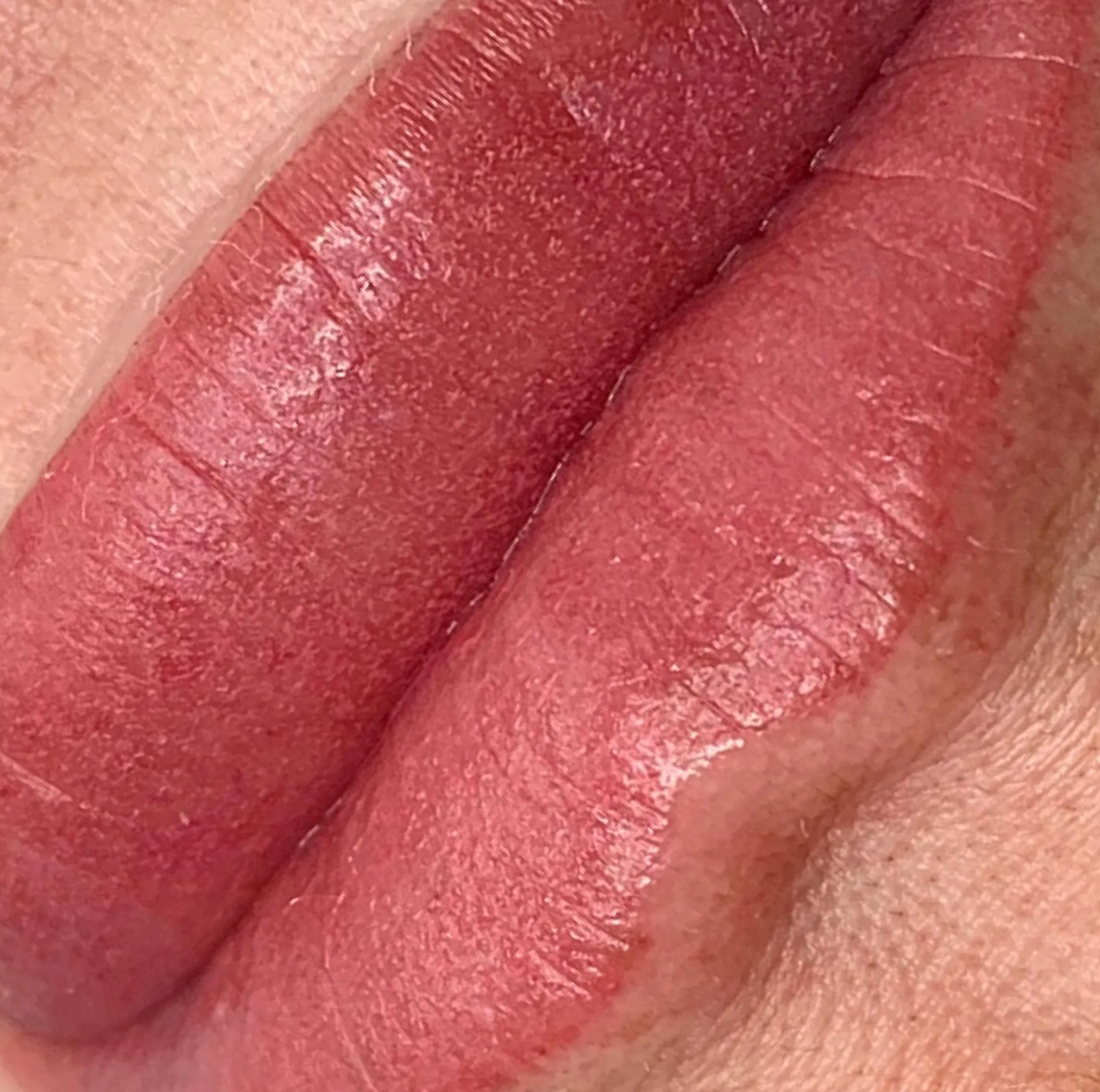 What to put on lips after tattooing?